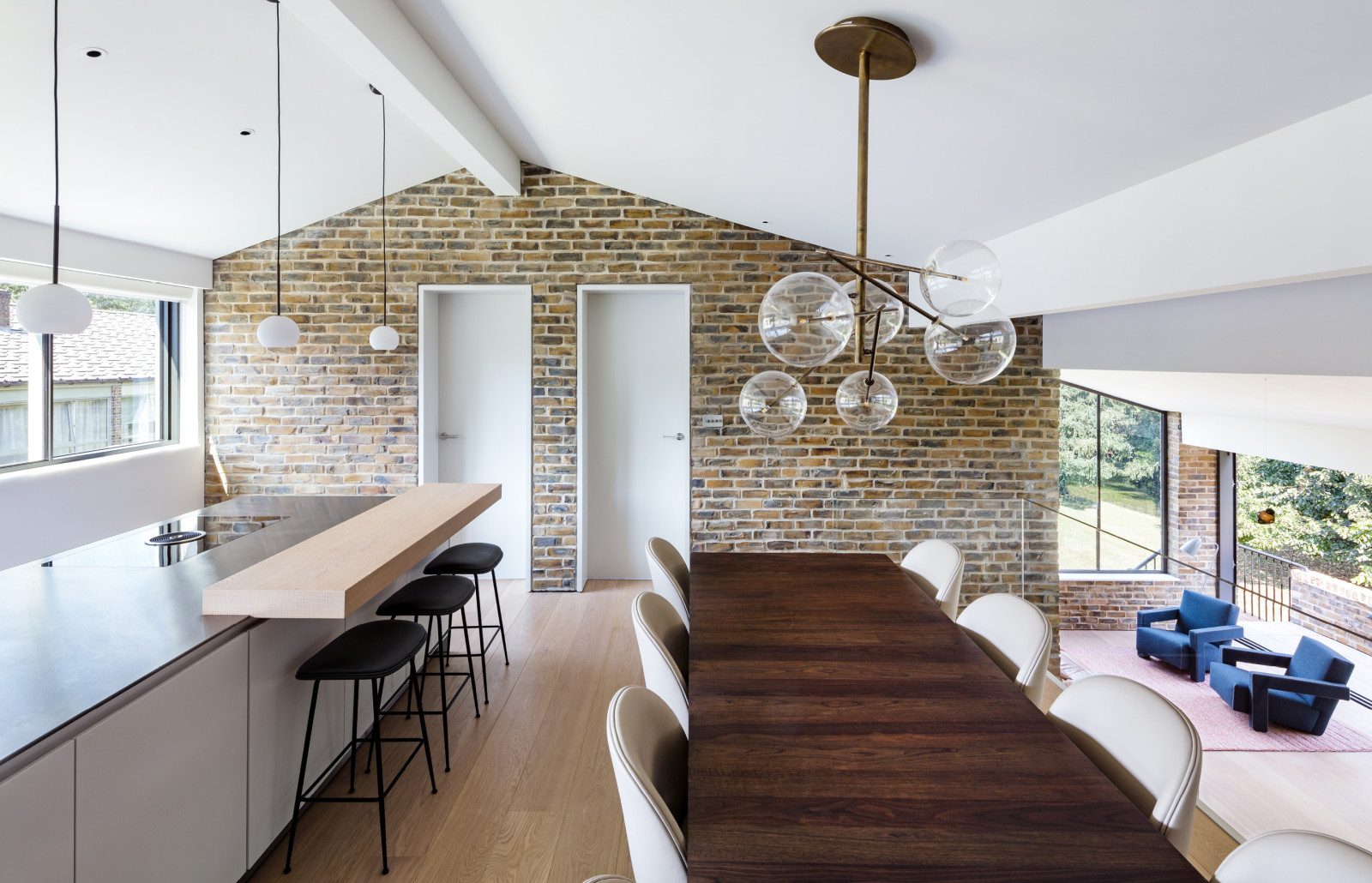 Mid-Century Modern Riverside Home - Anderson Orr Architects Ltd.